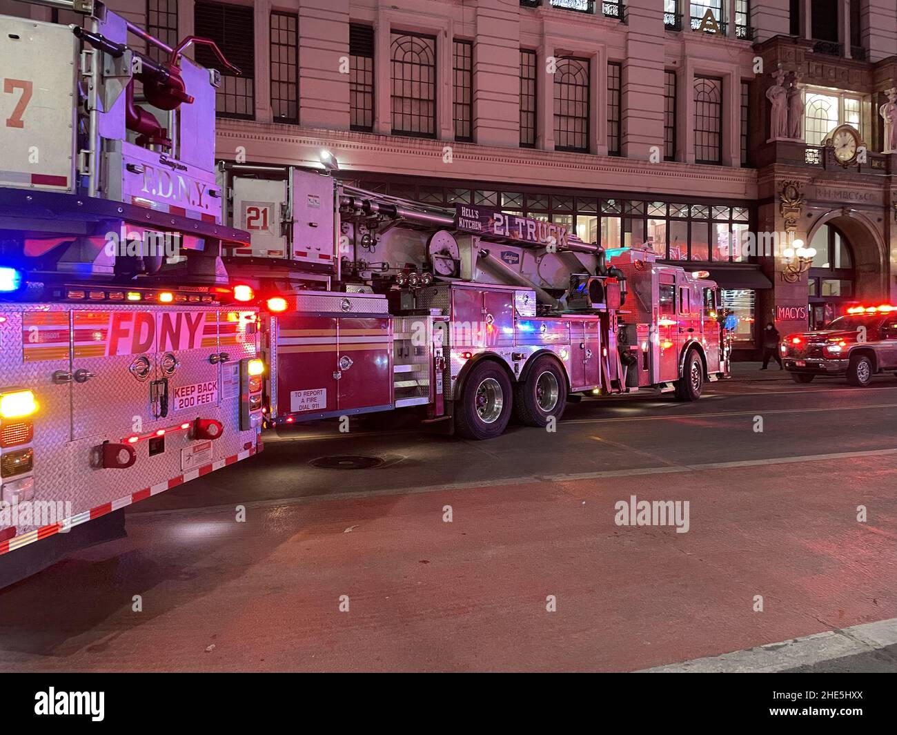 New York, NY, USA. 8th Jan, 2022. New York Fire Department responds to ...