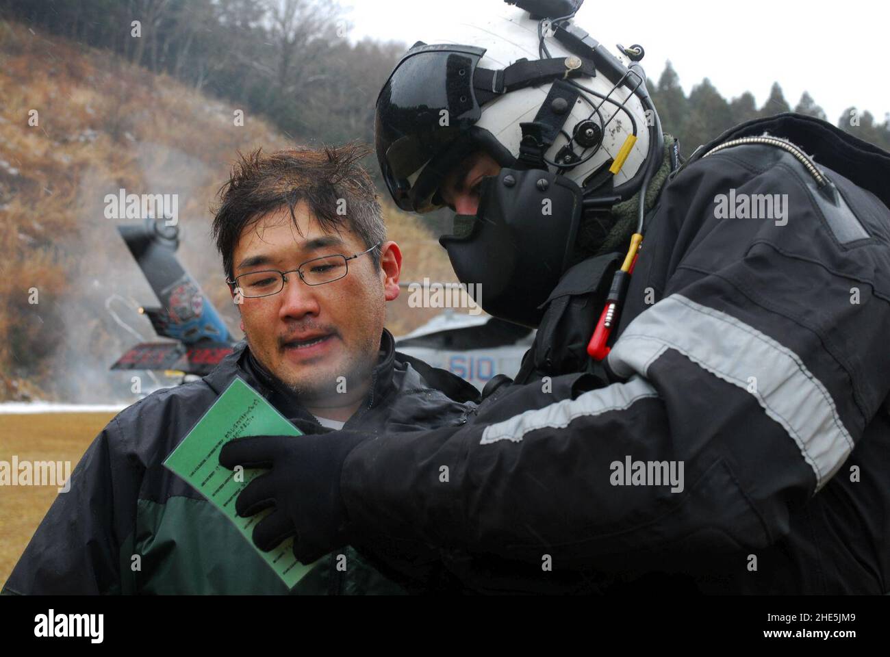 Sailor and California native use translation card to ask Japanese ...