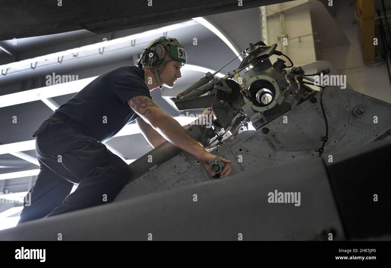 Sailor checks a Sea Hawk aboard USS Nimitz. (9548091254 Stock Photo - Alamy