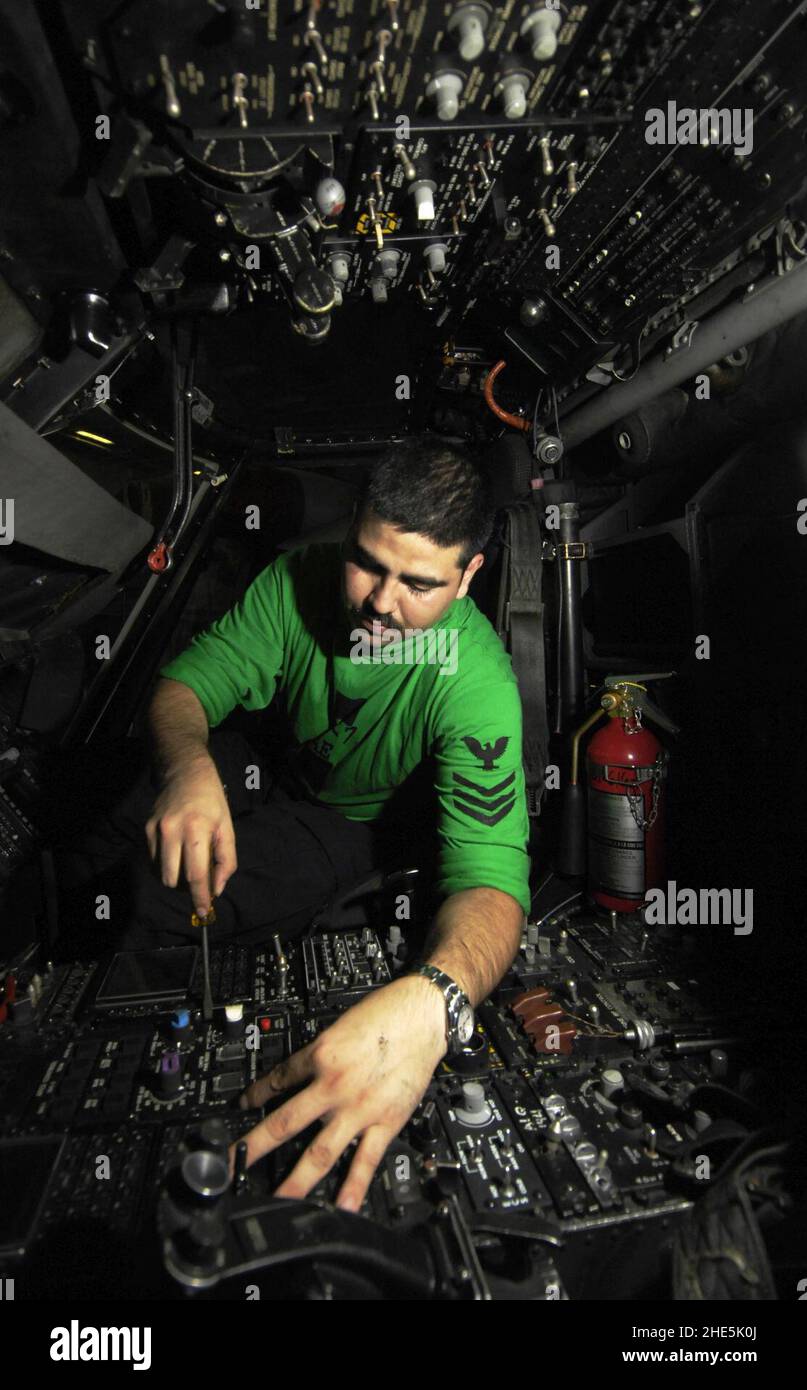 Automatic flight control hi-res stock photography and images - Alamy