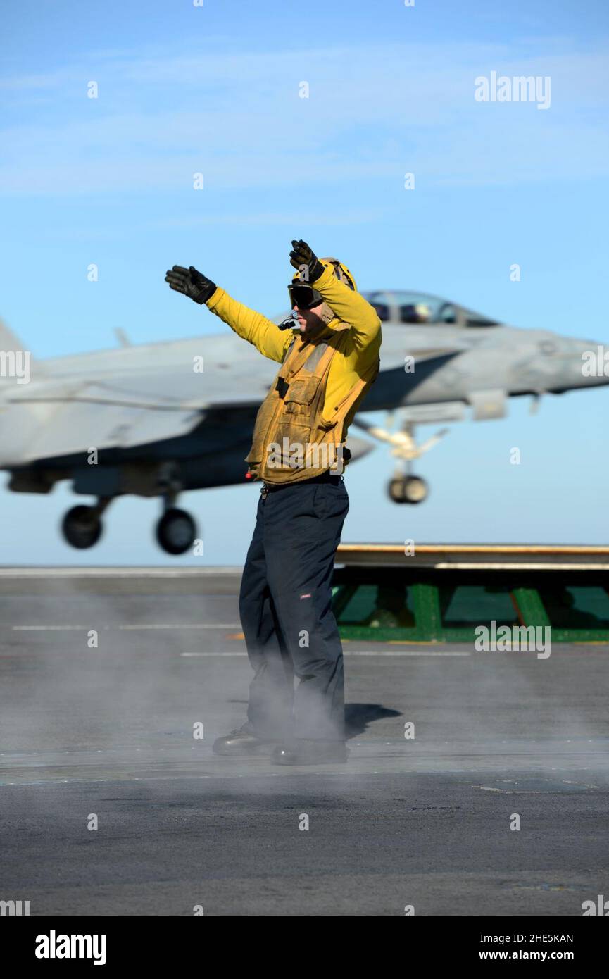 Signals for aircraft hi-res stock photography and images - Alamy