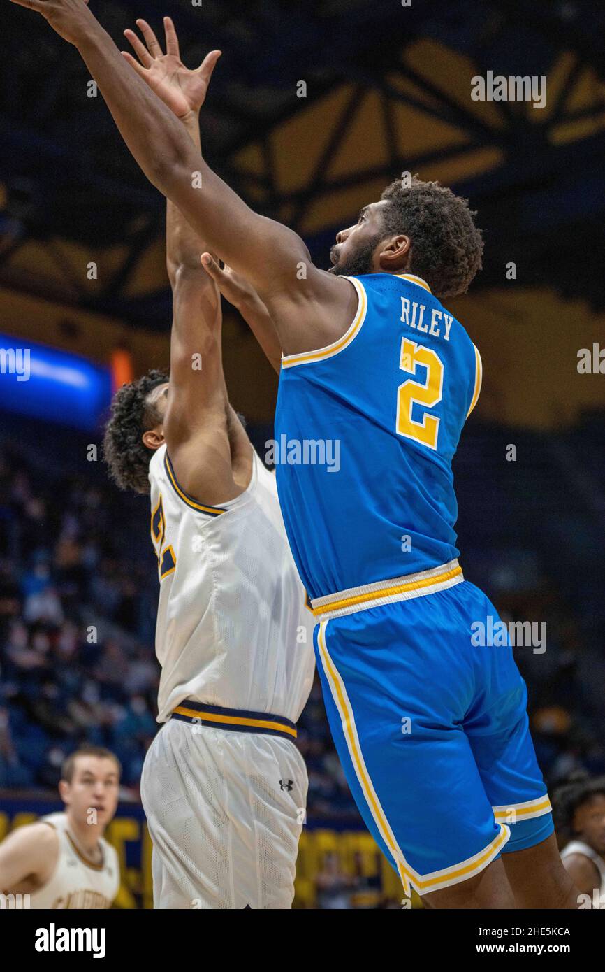 UCLA forward Cody Riley (2) shoots a lay up against California forward ...