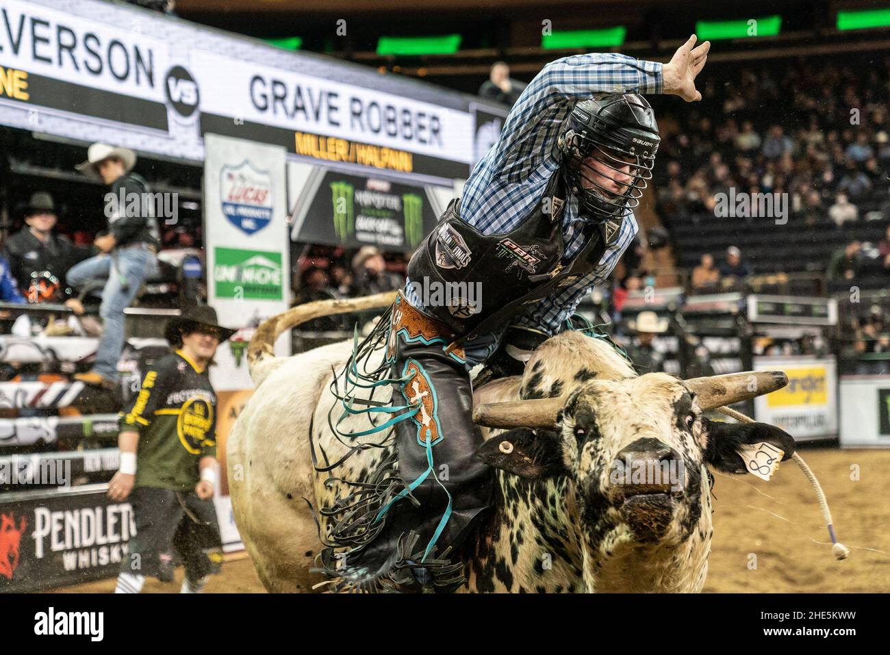 Professional bull riders 2022 hi-res stock photography and images - Alamy