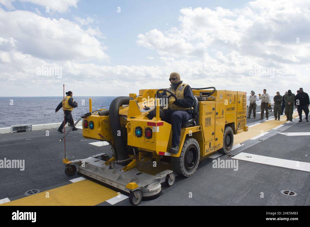 Sailors clean the flight deck. (24041424384 Stock Photo - Alamy