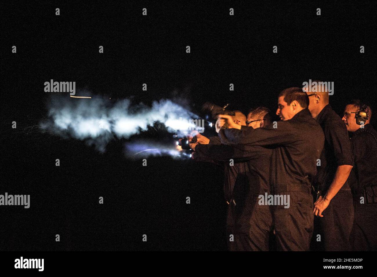 Weapons qualification hi-res stock photography and images - Alamy