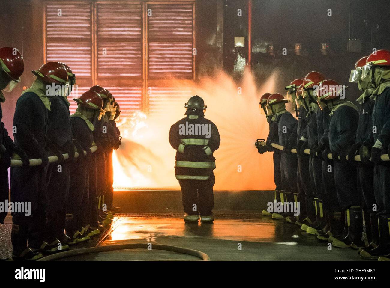 Sailors conduct firefighting training. (37050322944 Stock Photo - Alamy