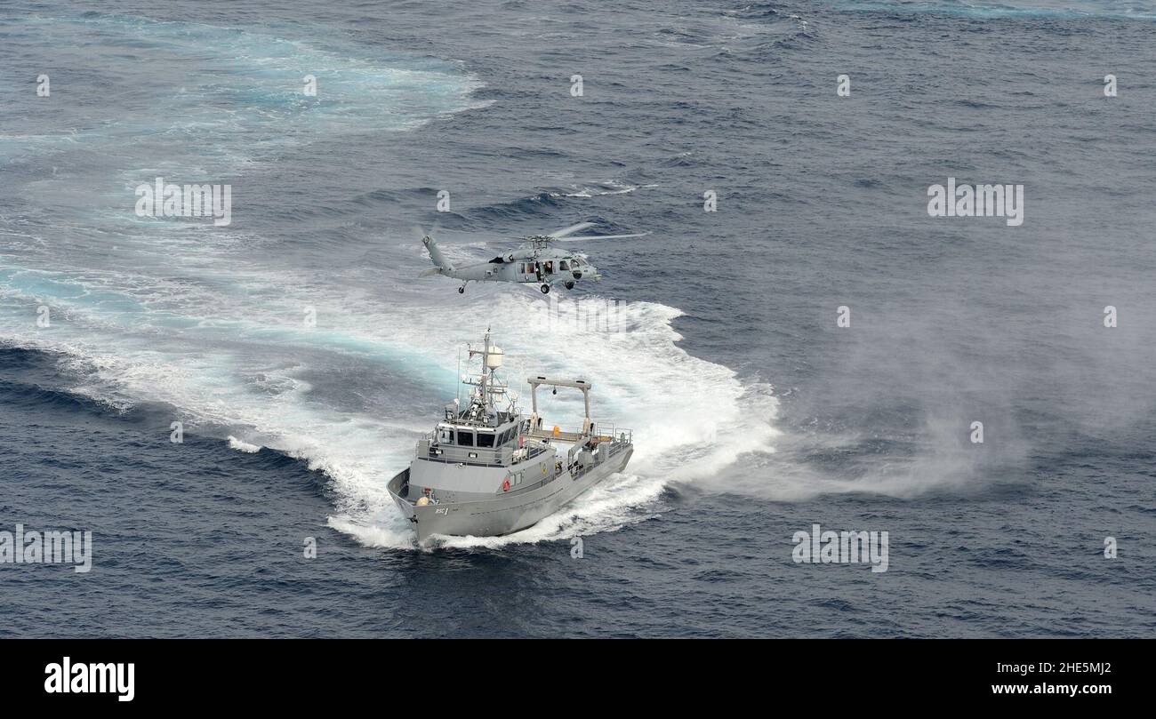 Sailors conduct helicopter VBSS training. (16591593872 Stock Photo - Alamy