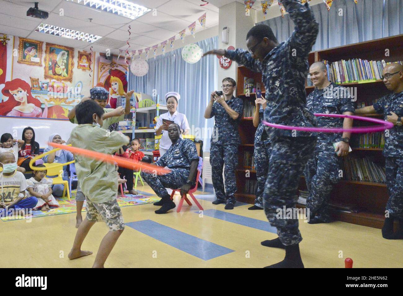 Sailors from USS Frank Cable volunteer at a hospital. (8531846530 Stock ...