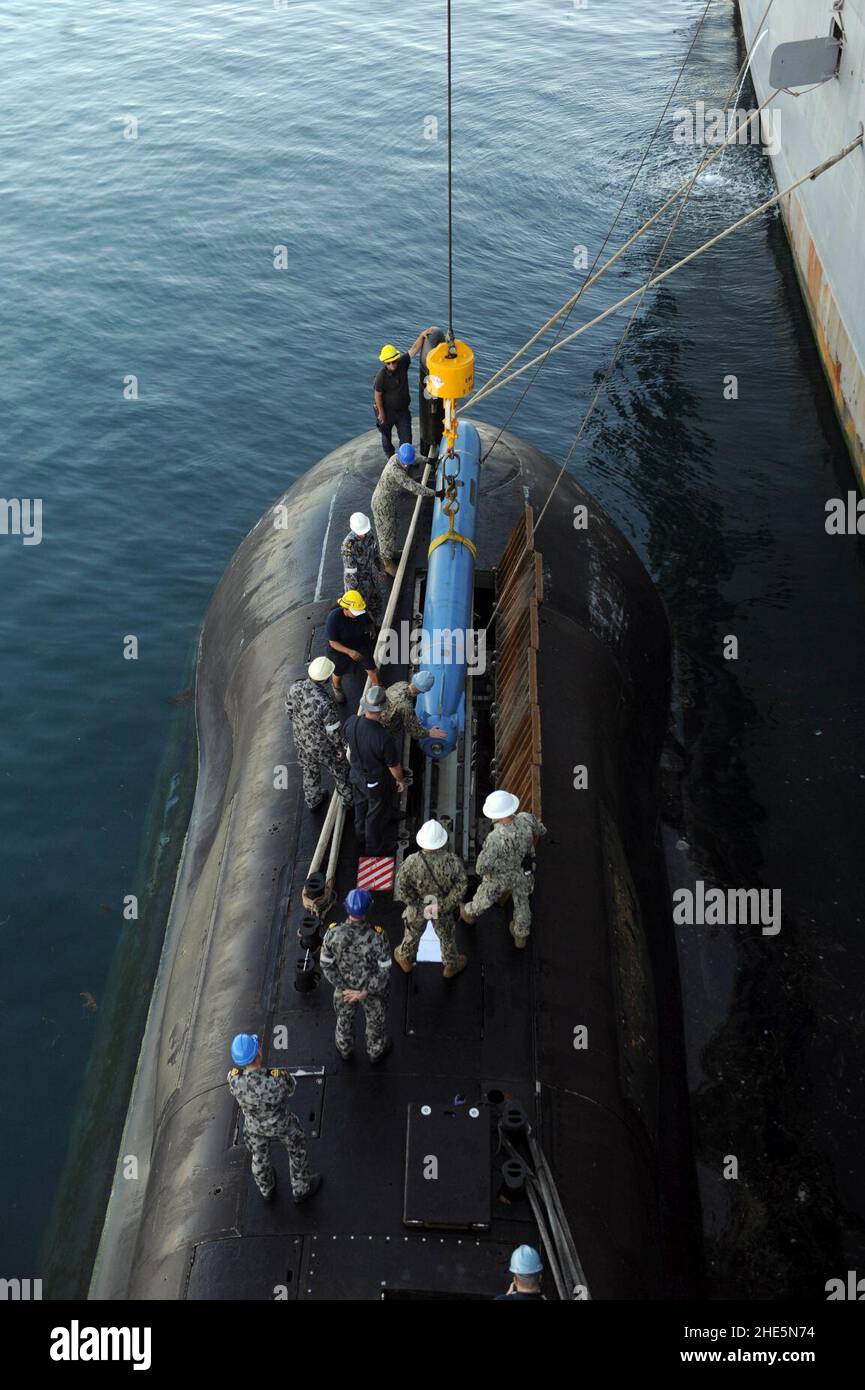 Sailors from USS Emory S Land and HMAS Sheean practice receiving an ...