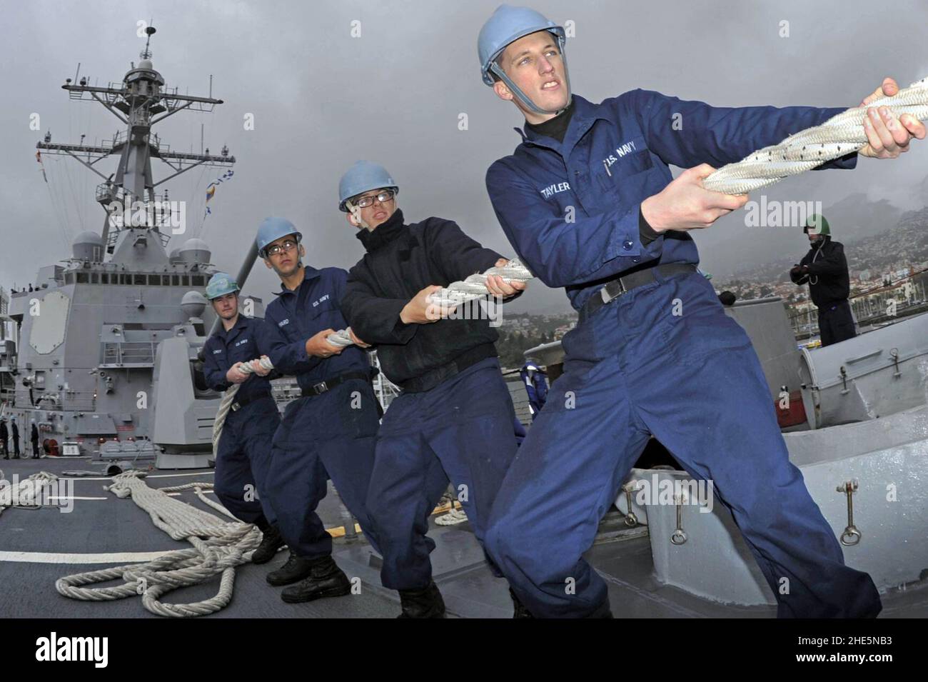 Sailors handle a mooring line aboard USS Jason Dunham. (8600829068 ...