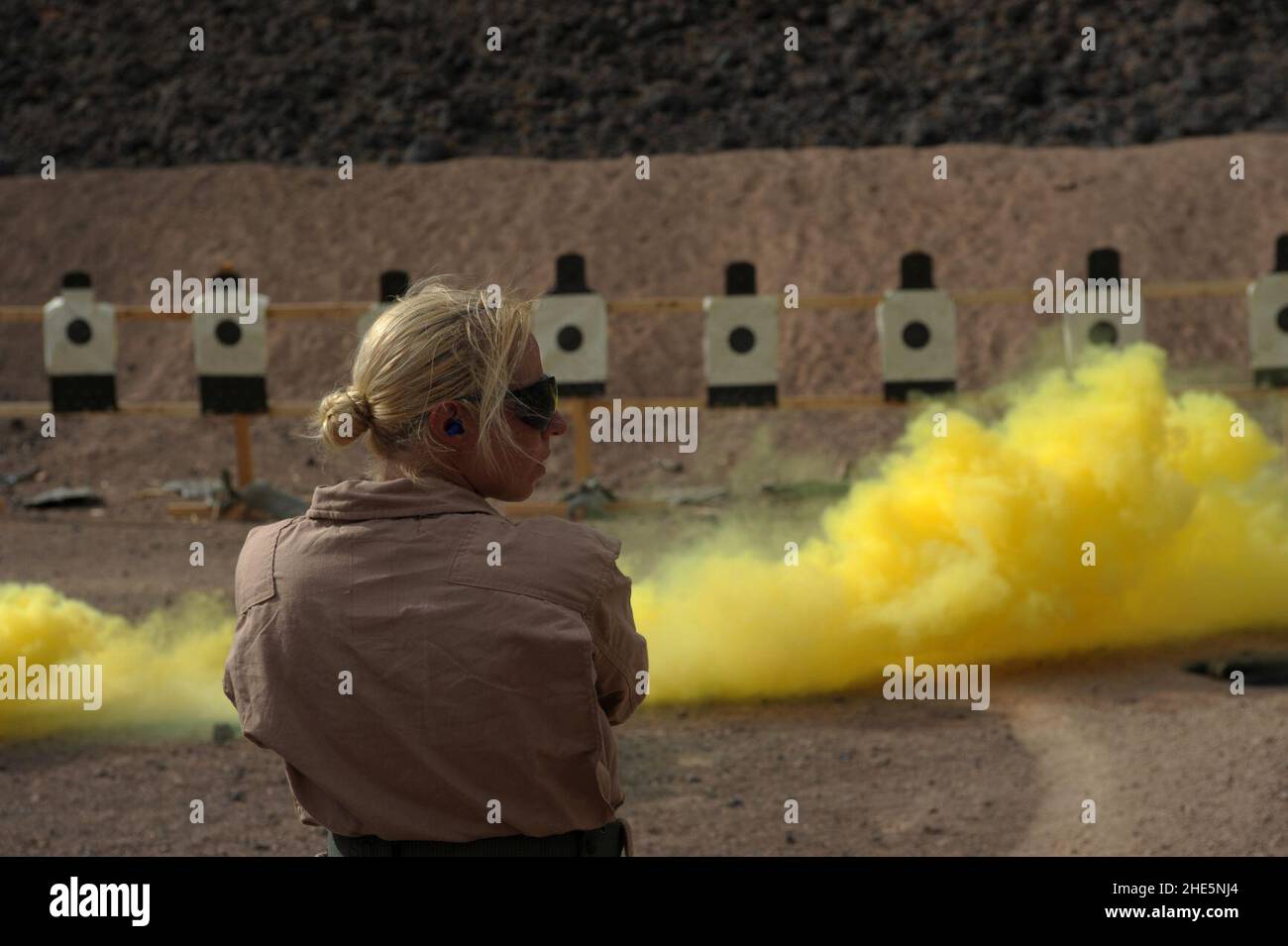 Sailors hone weapon skills in African desert Stock Photo - Alamy