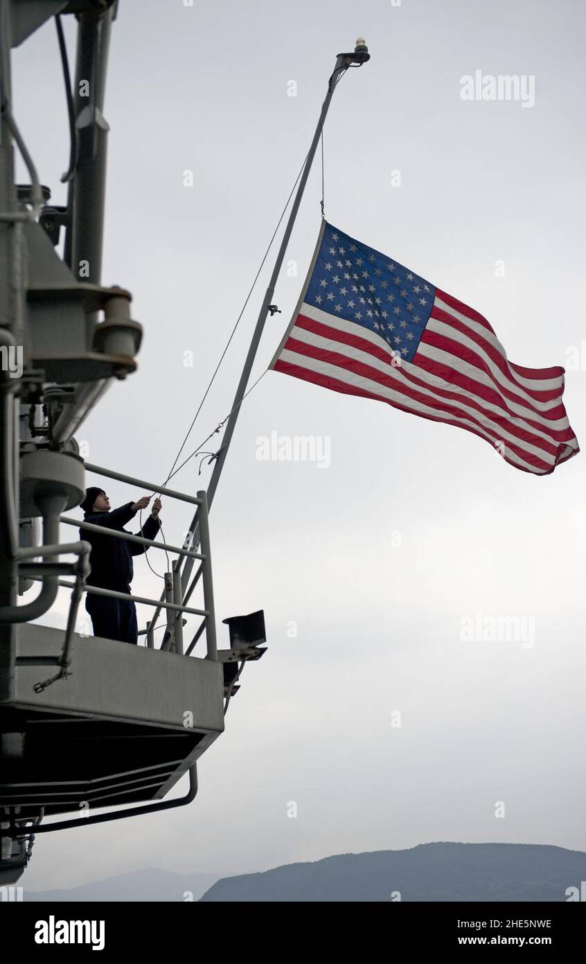 Sailors lower the American flag aboard USS Bonhomme Richard ...