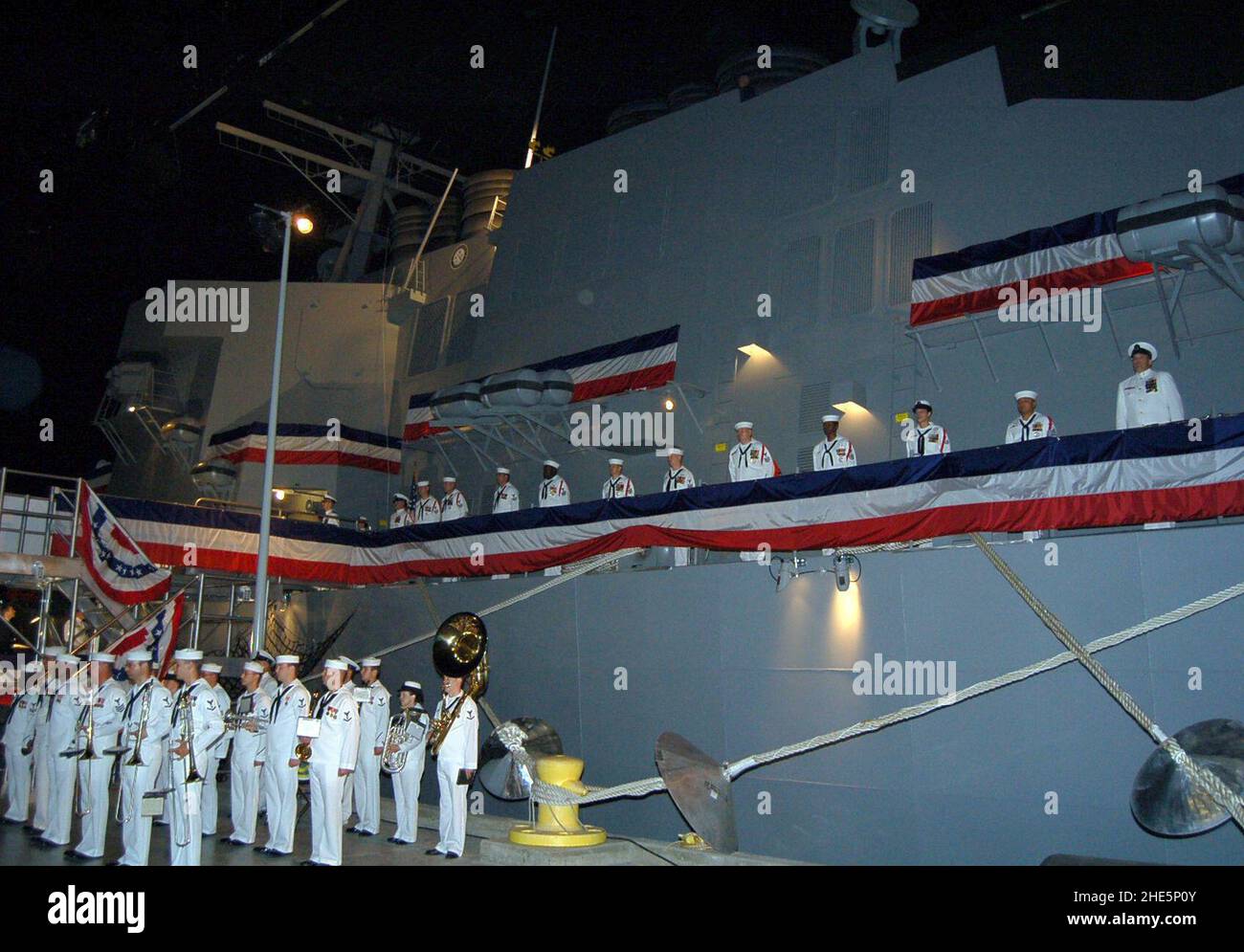 Sailors man the rails of USS Trayer (BST 21 Stock Photo - Alamy