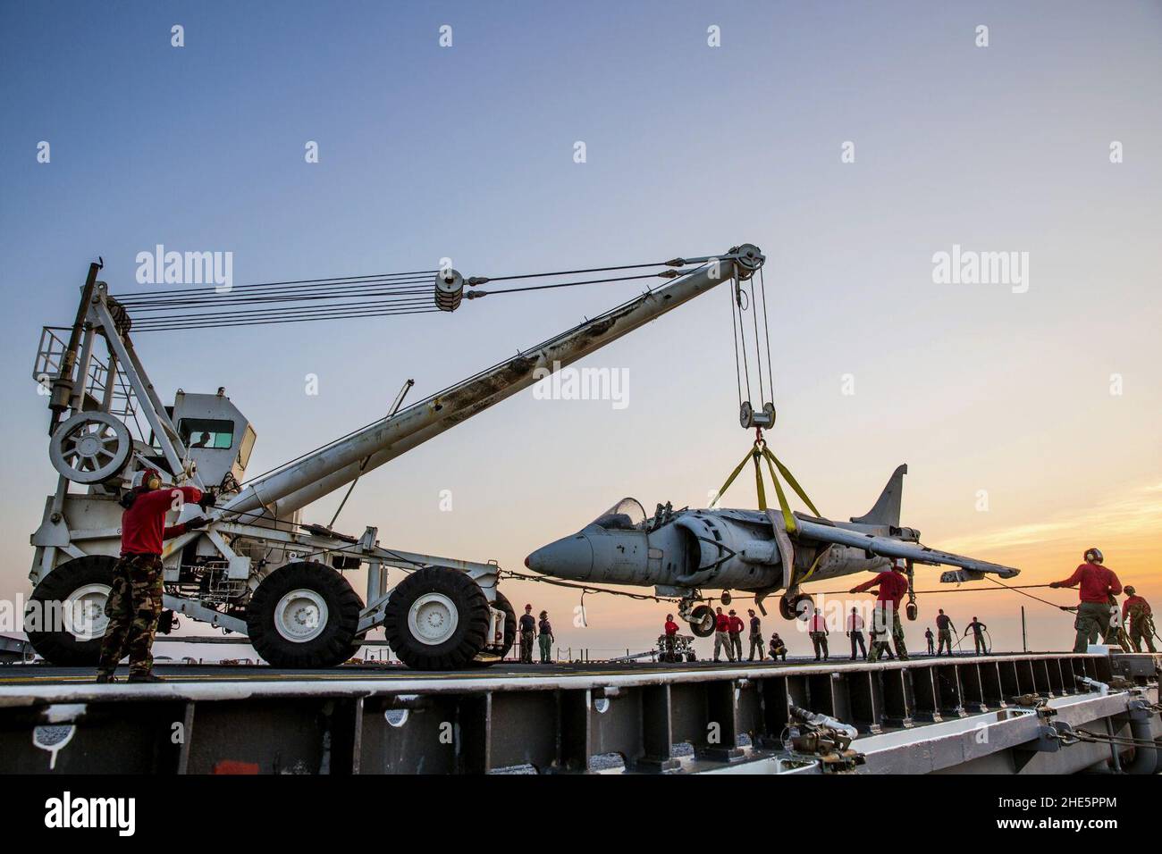 Sailors practice rigging aircraft with crash crane aboard USS Kearsarge ...