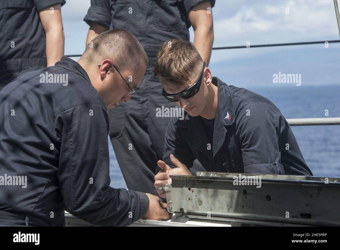 Sailors prep ESSM for launch 140905 Stock Photo - Alamy