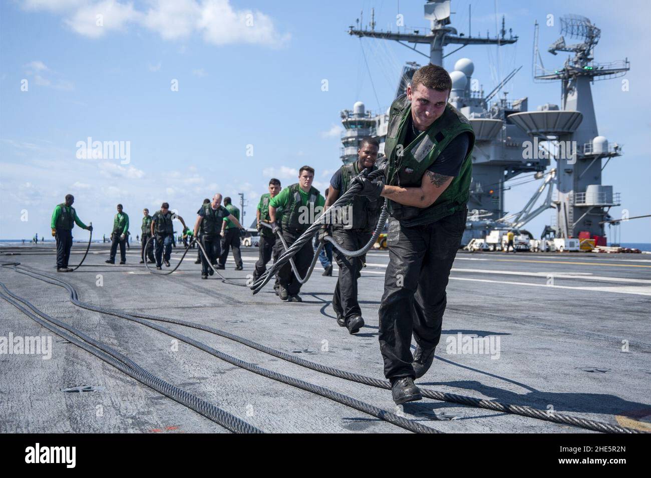Arresting gear wire hi-res stock photography and images - Alamy