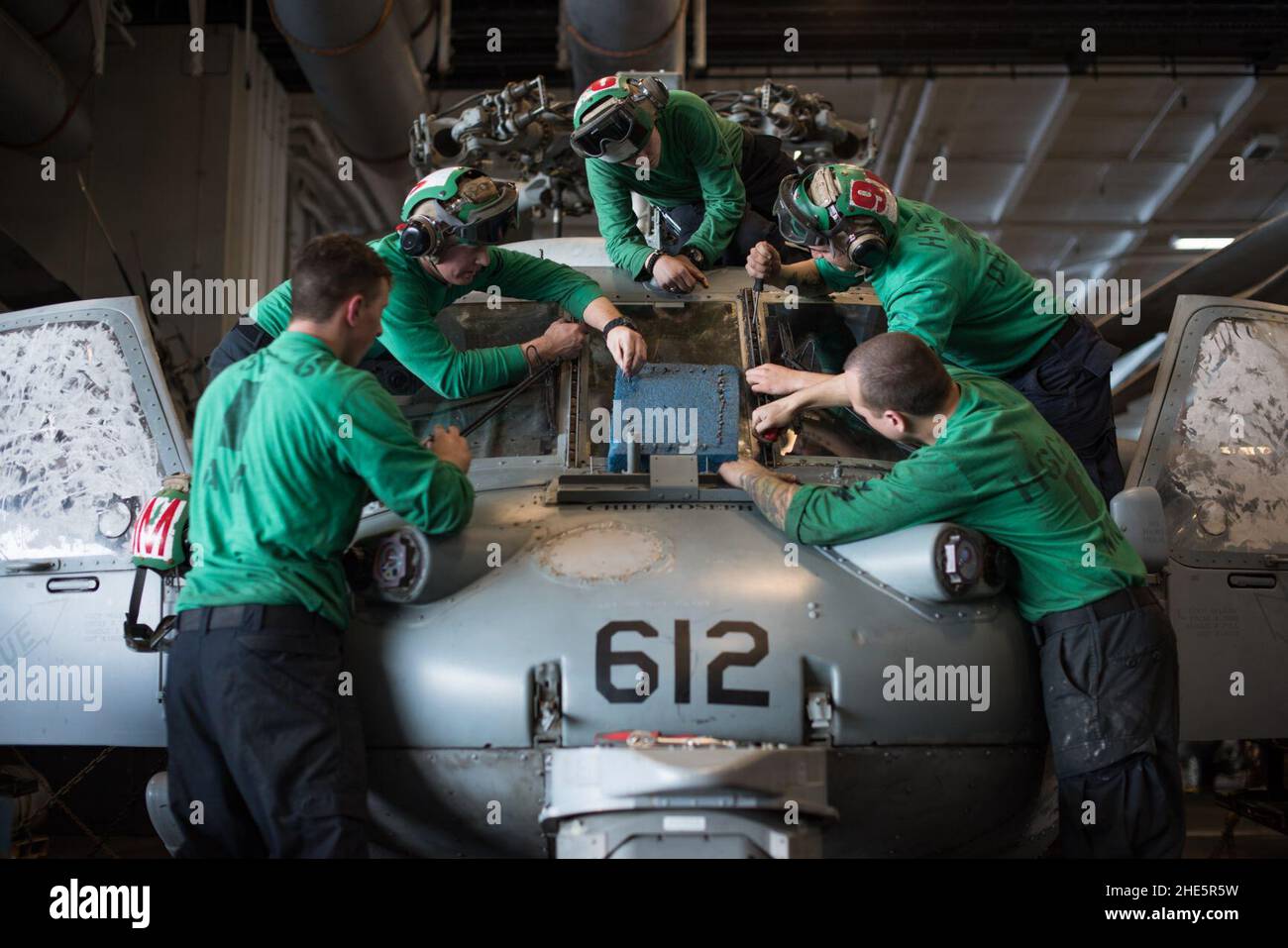Sailors replace the windshield of an MH-60S Sea Hawk helicopter ...