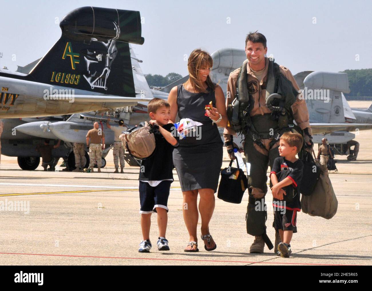 Sailors return home Stock Photo - Alamy