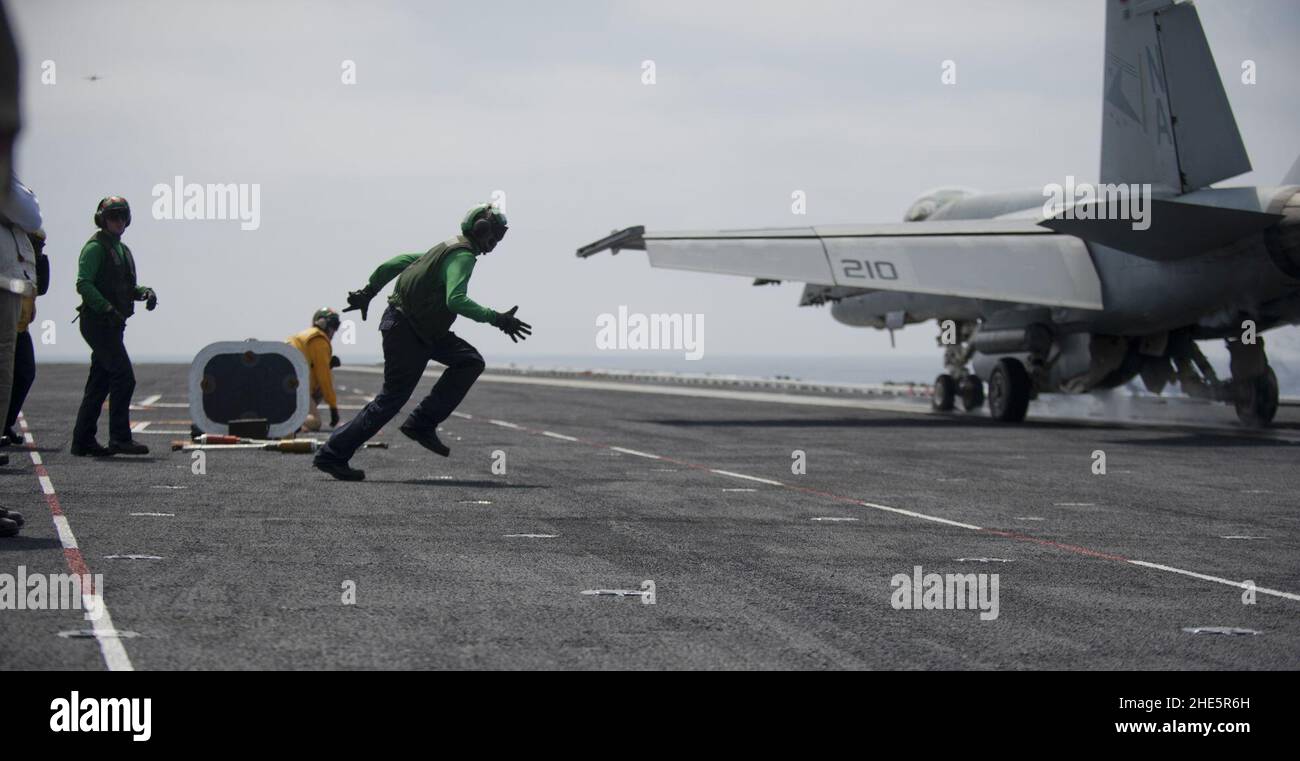 Hold back bar hi-res stock photography and images - Alamy