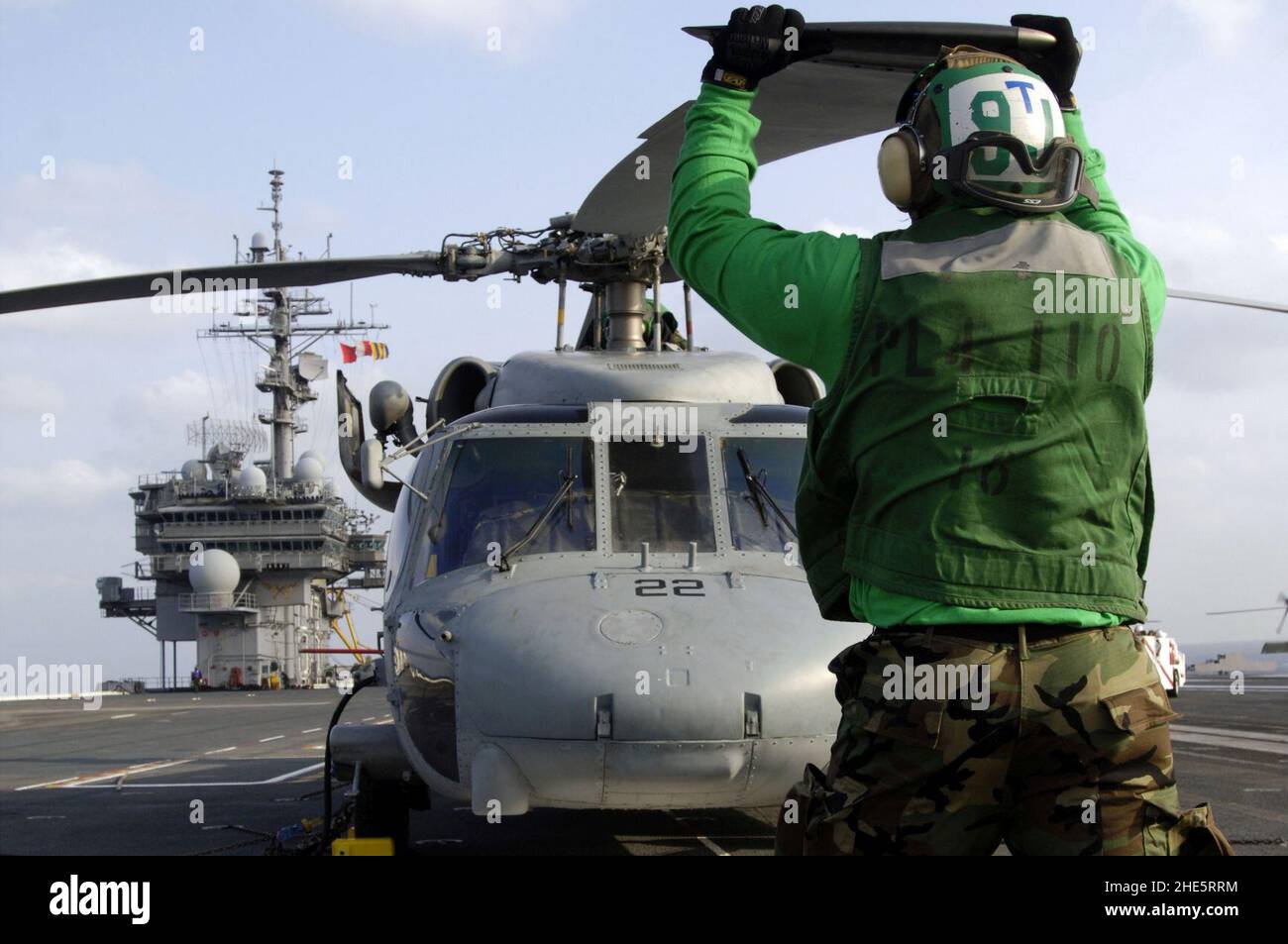 Uss kitty hawk sailors hi-res stock photography and images - Alamy