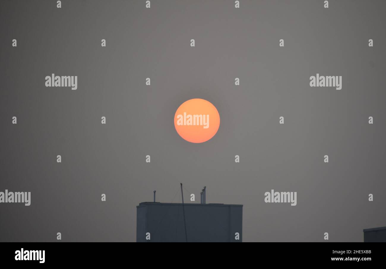 Rising sun in background hi-res stock photography and images - Alamy