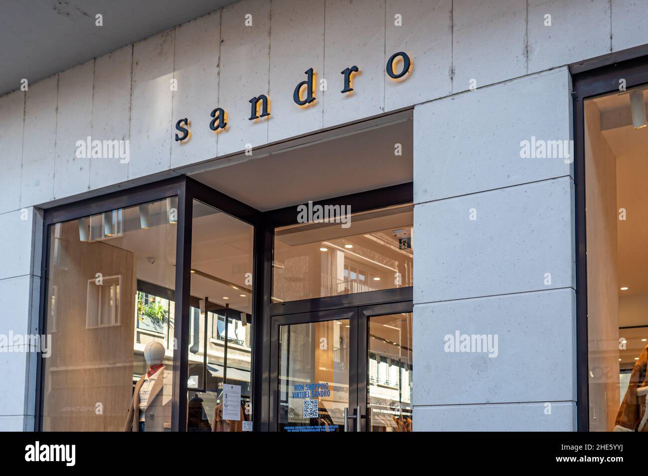 Sandro logo hi-res stock photography and images - Alamy