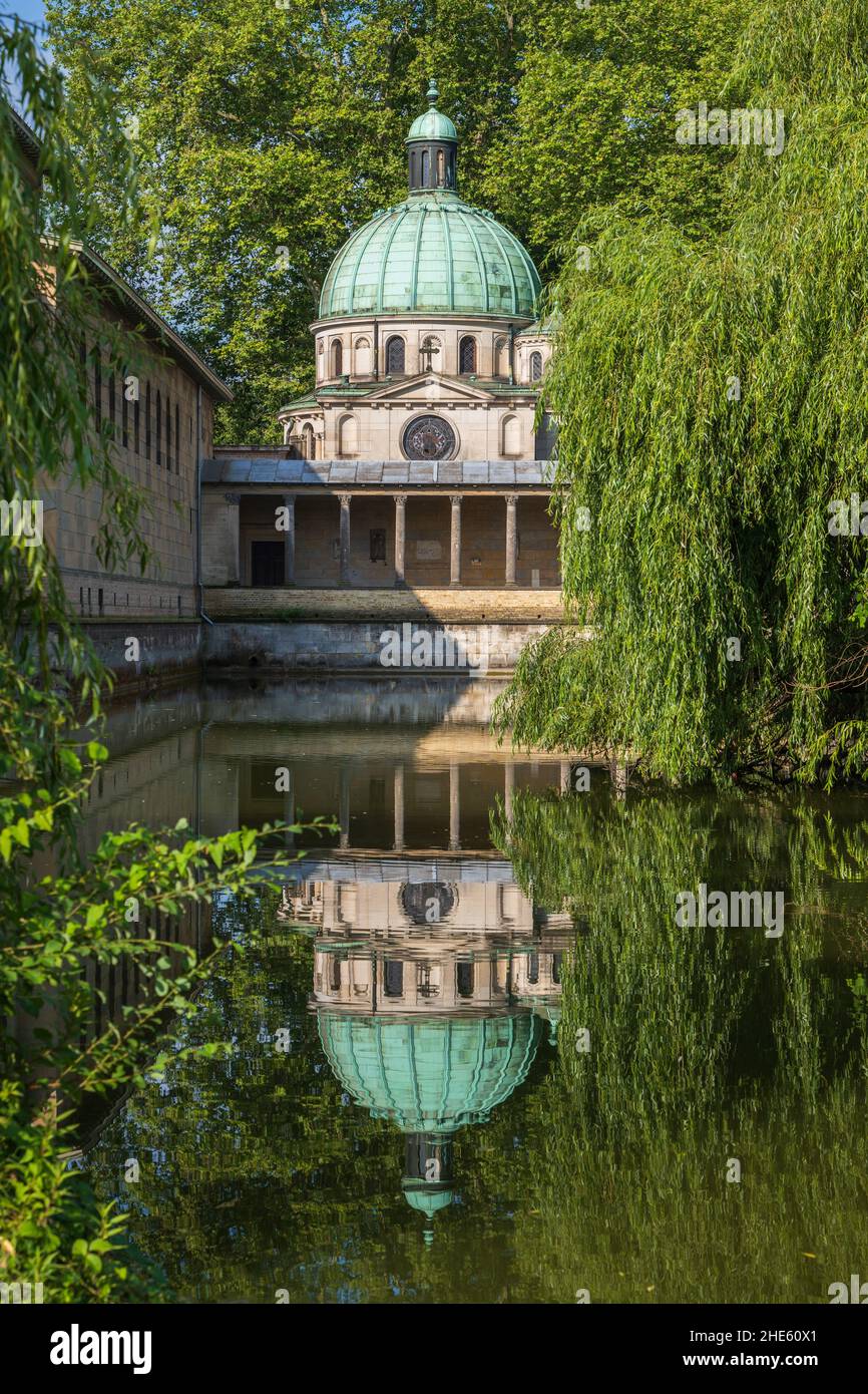 Chapel mausoleum hi-res stock photography and images - Alamy