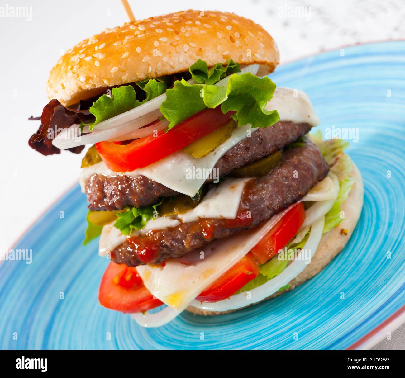Double cheeseburger barbecue sauce hi-res stock photography and images ...