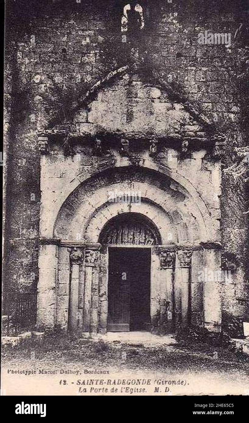 église sainte radegonde hi-res stock photography and images - Alamy