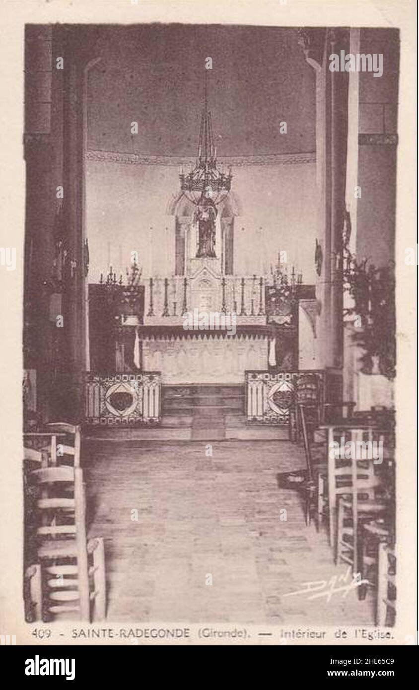 église sainte radegonde hi-res stock photography and images - Alamy