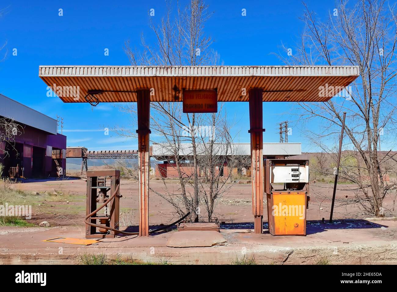 Old fuel dispenser hi-res stock photography and images - Alamy