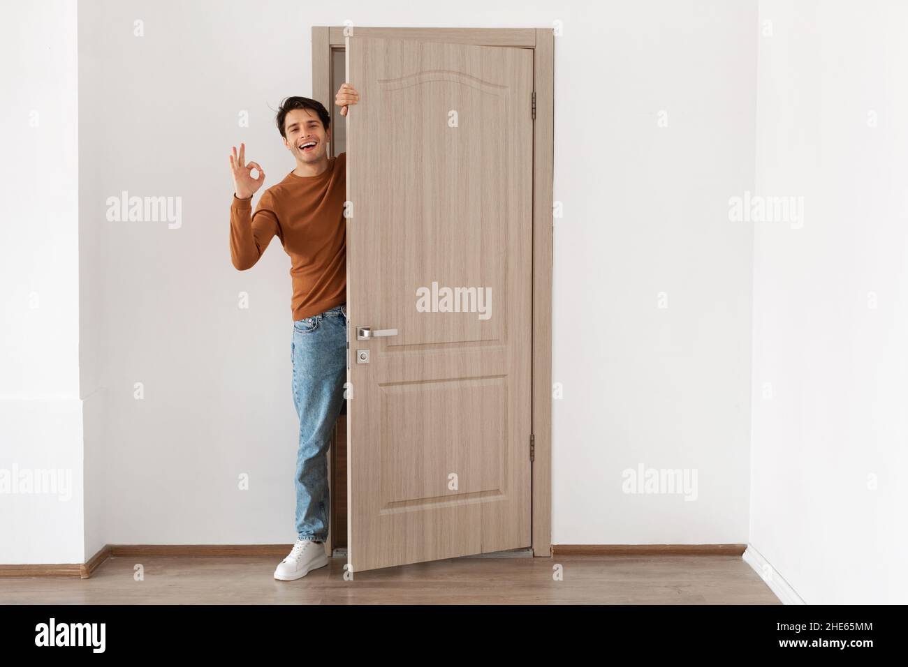Man peeking door hi-res stock photography and images - Alamy