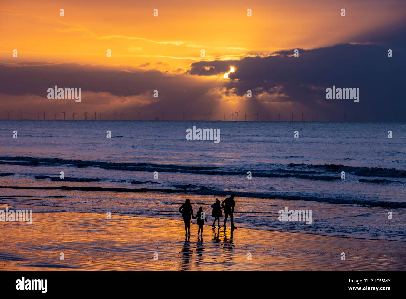 Rustington, West Sussex, UK. 09th Jan, 2022. A family watching the sun ...