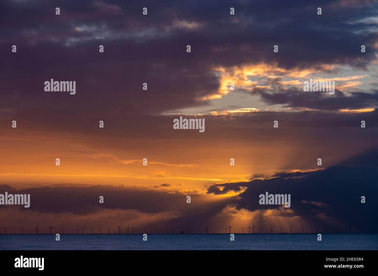 Rustington, West Sussex, UK. 09th Jan, 2022. The sun rising over the ...