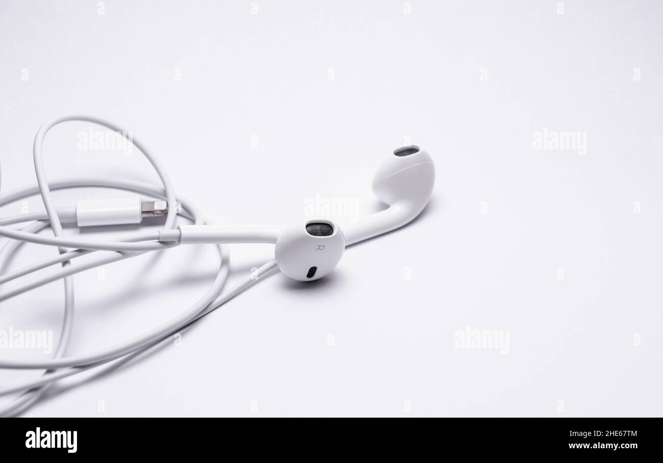 Headphones tangled hi-res stock photography and images - Alamy