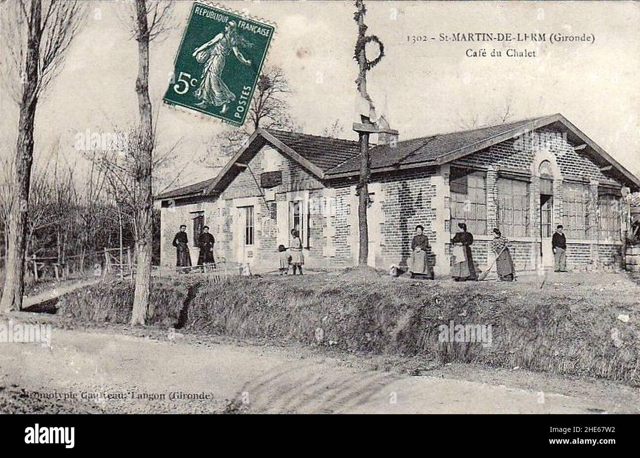 Saint-Martin-de-Lerm - café du Chalet Stock Photo - Alamy