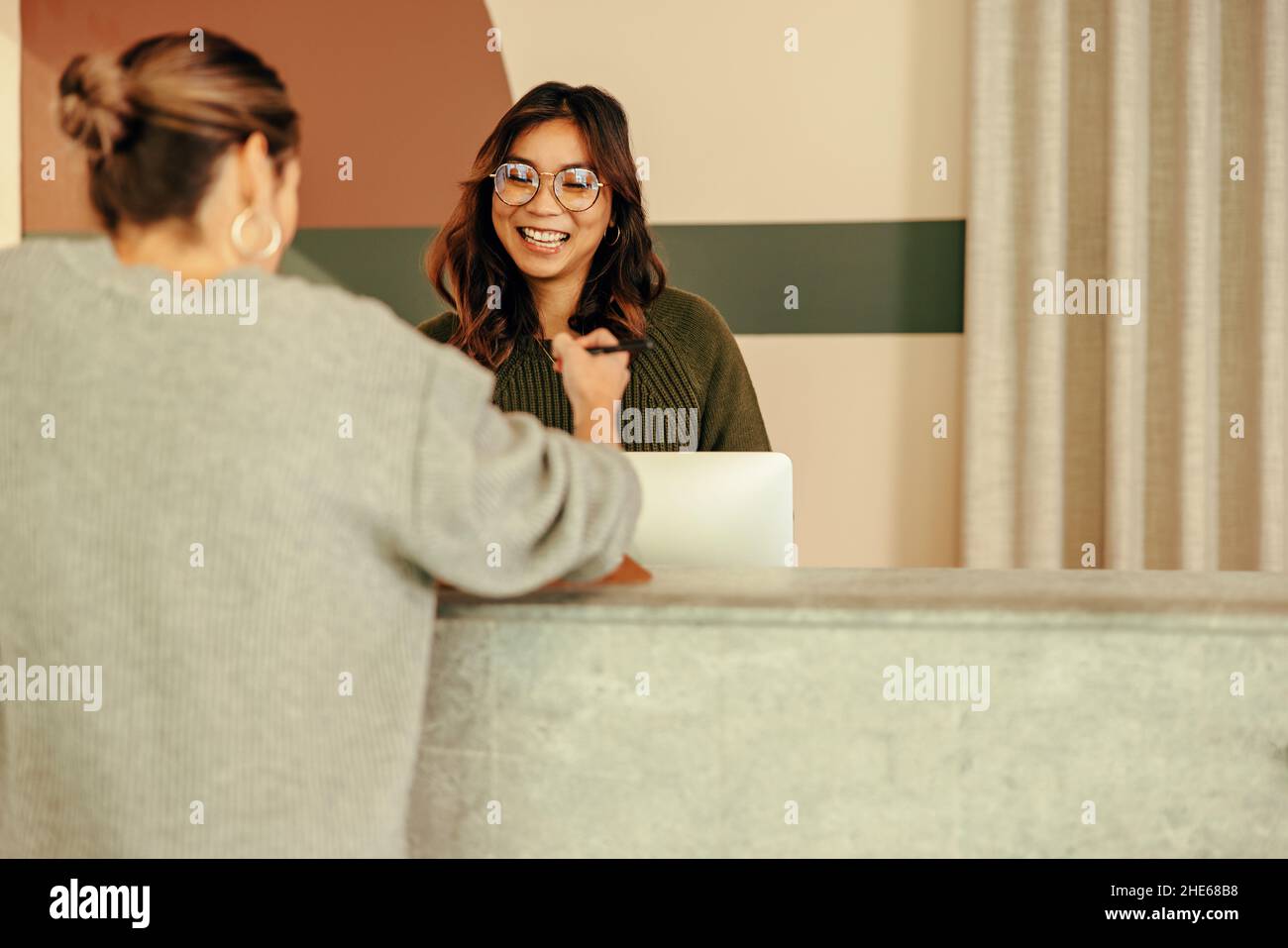 Smiling receptionist hi-res stock photography and images - Alamy
