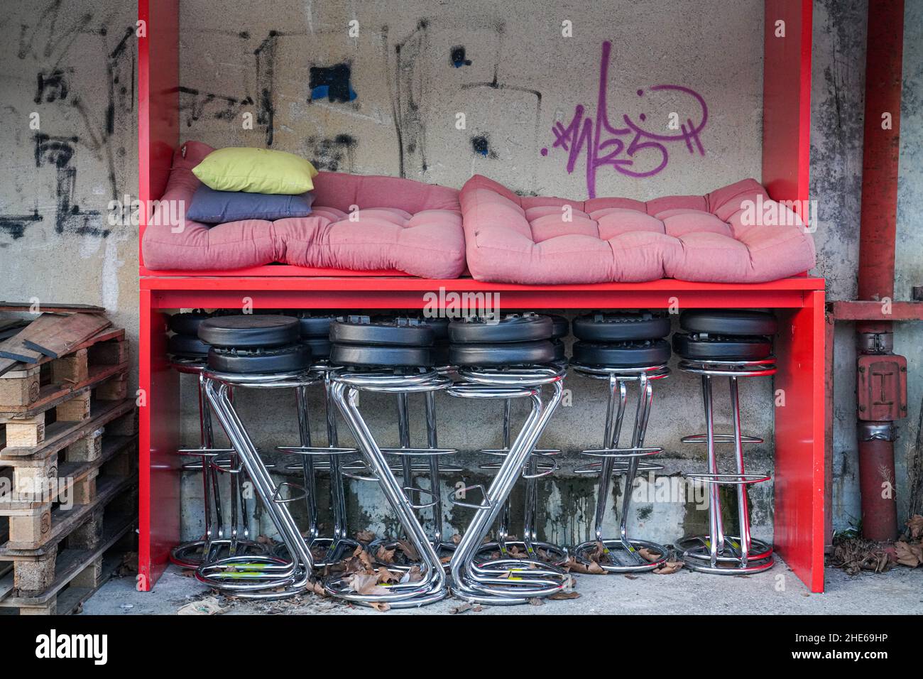 Closed cause covid hi-res stock photography and images - Alamy