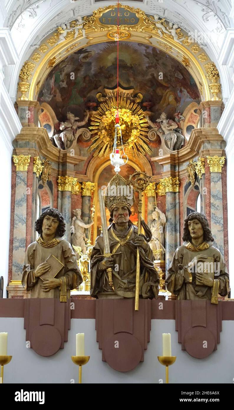 Kolonat hi-res stock photography and images - Alamy