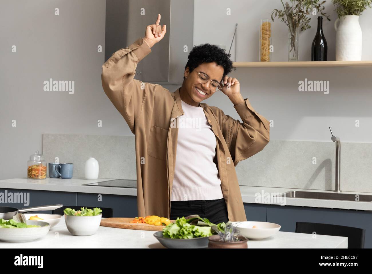 Dancing kitchen hi-res stock photography and images - Alamy