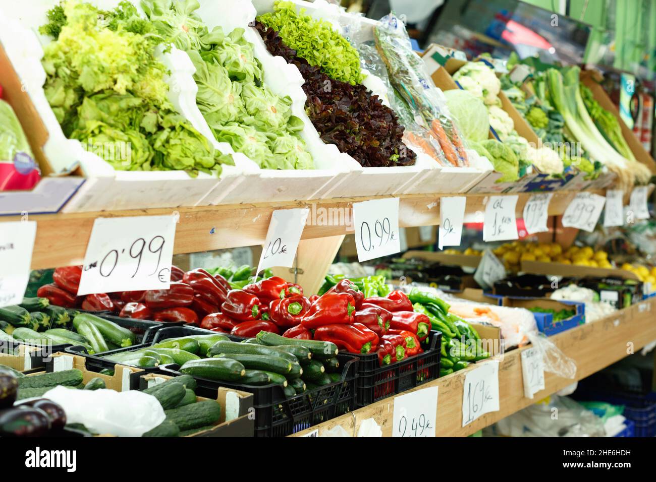 Showcase with fresh organic vegetables in shop Stock Photo - Alamy