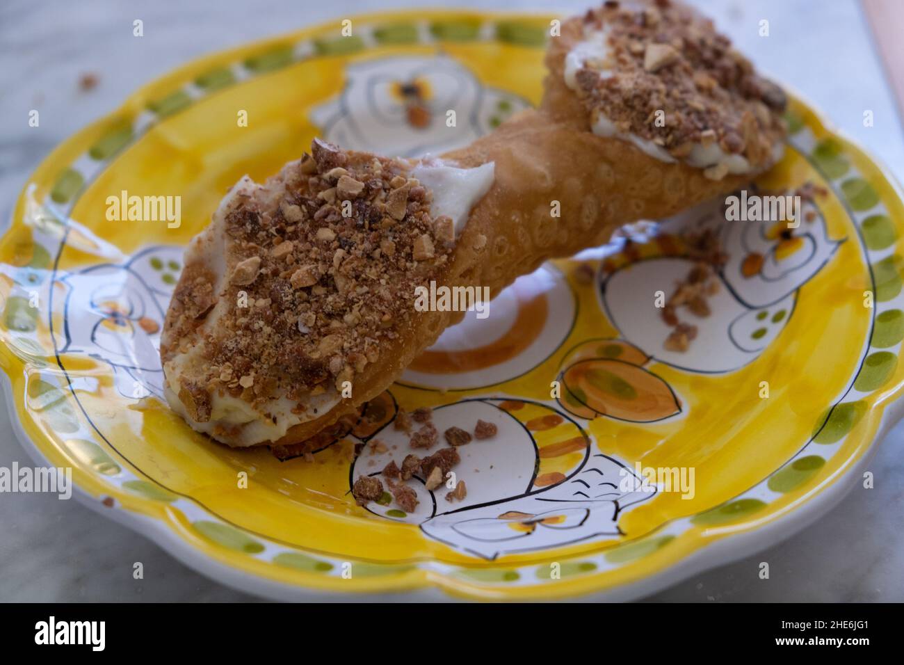 Sicilian cannoli, traditional Sicilian dessert Stock Photo - Alamy