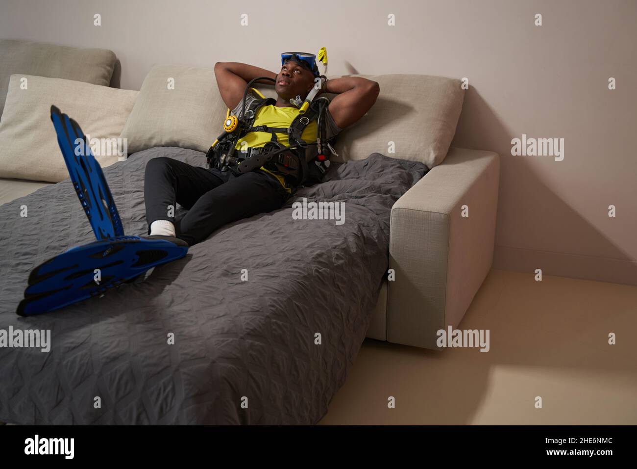 Scuba diving suit hi-res stock photography and images - Alamy