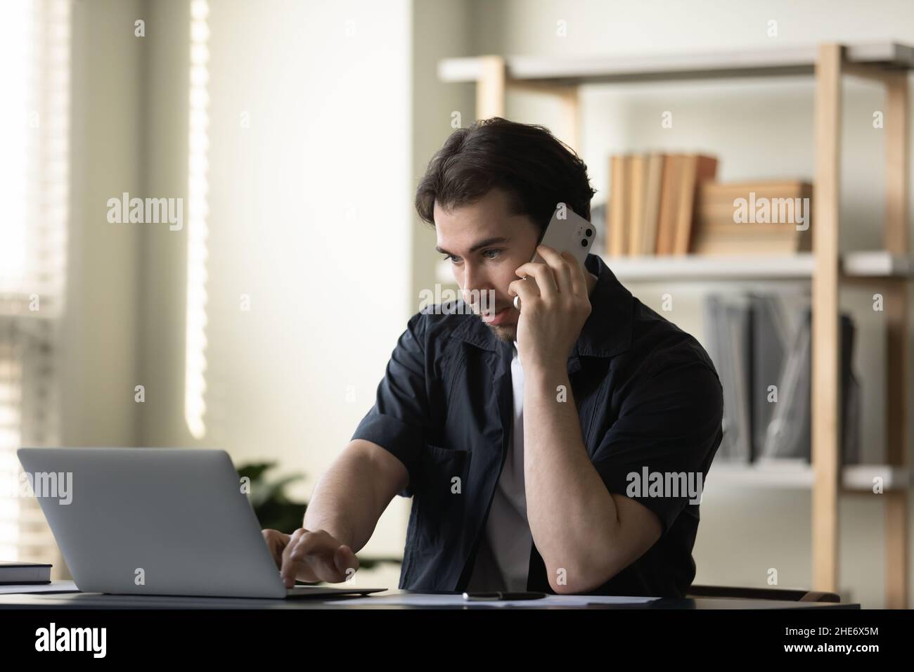Multitask office hi-res stock photography and images - Alamy