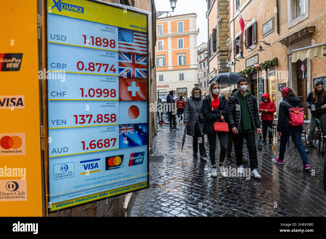 Currency exchange shop italy hi-res stock photography and images - Alamy