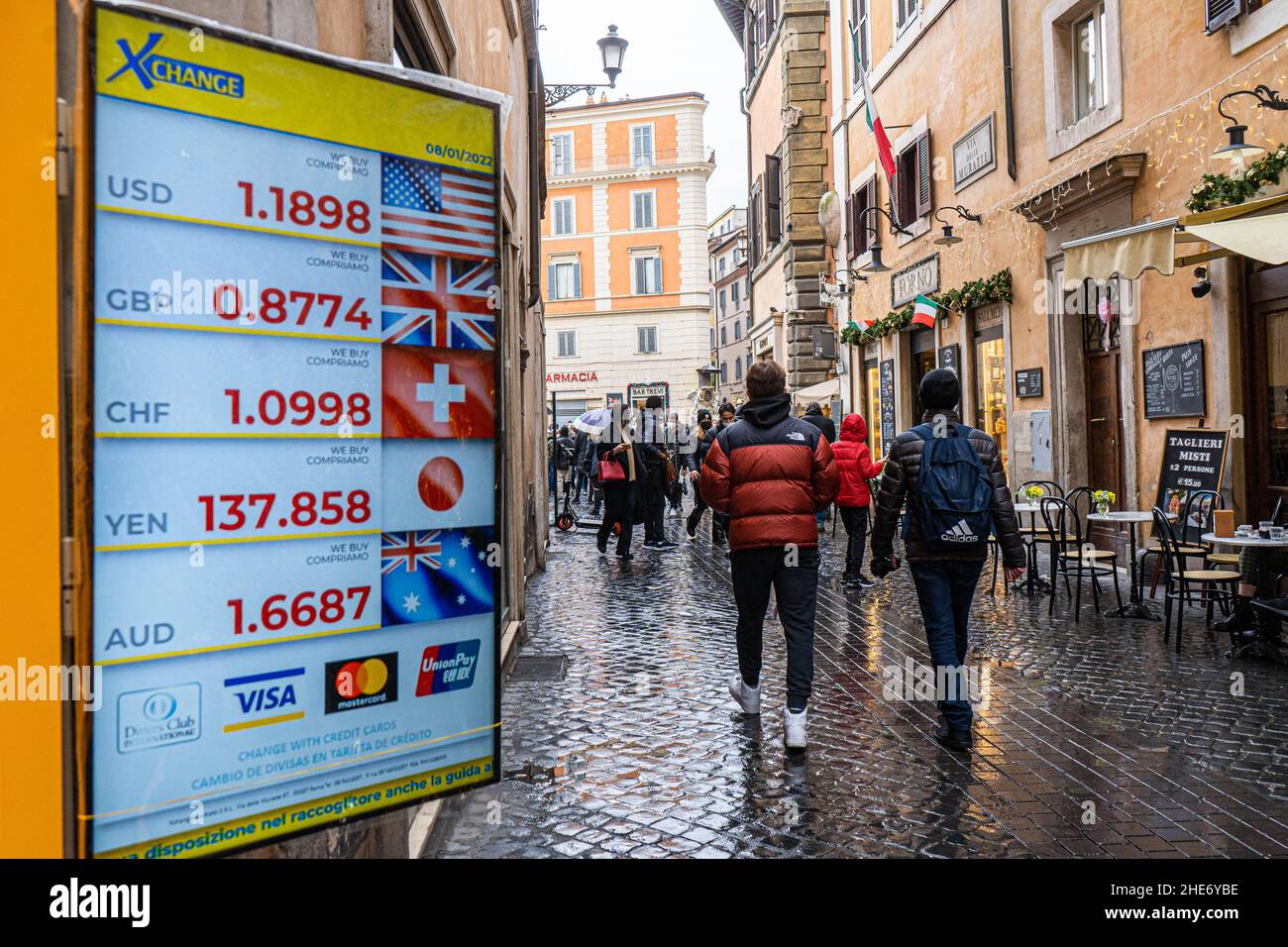 Currency exchange shop italy hi-res stock photography and images - Alamy