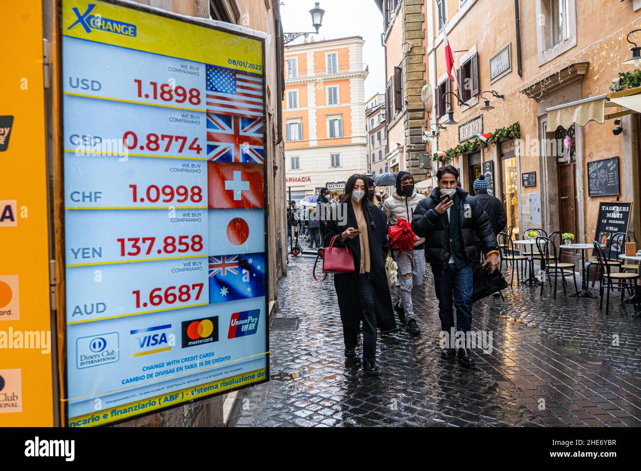 Currency exchange shop italy hi-res stock photography and images - Alamy
