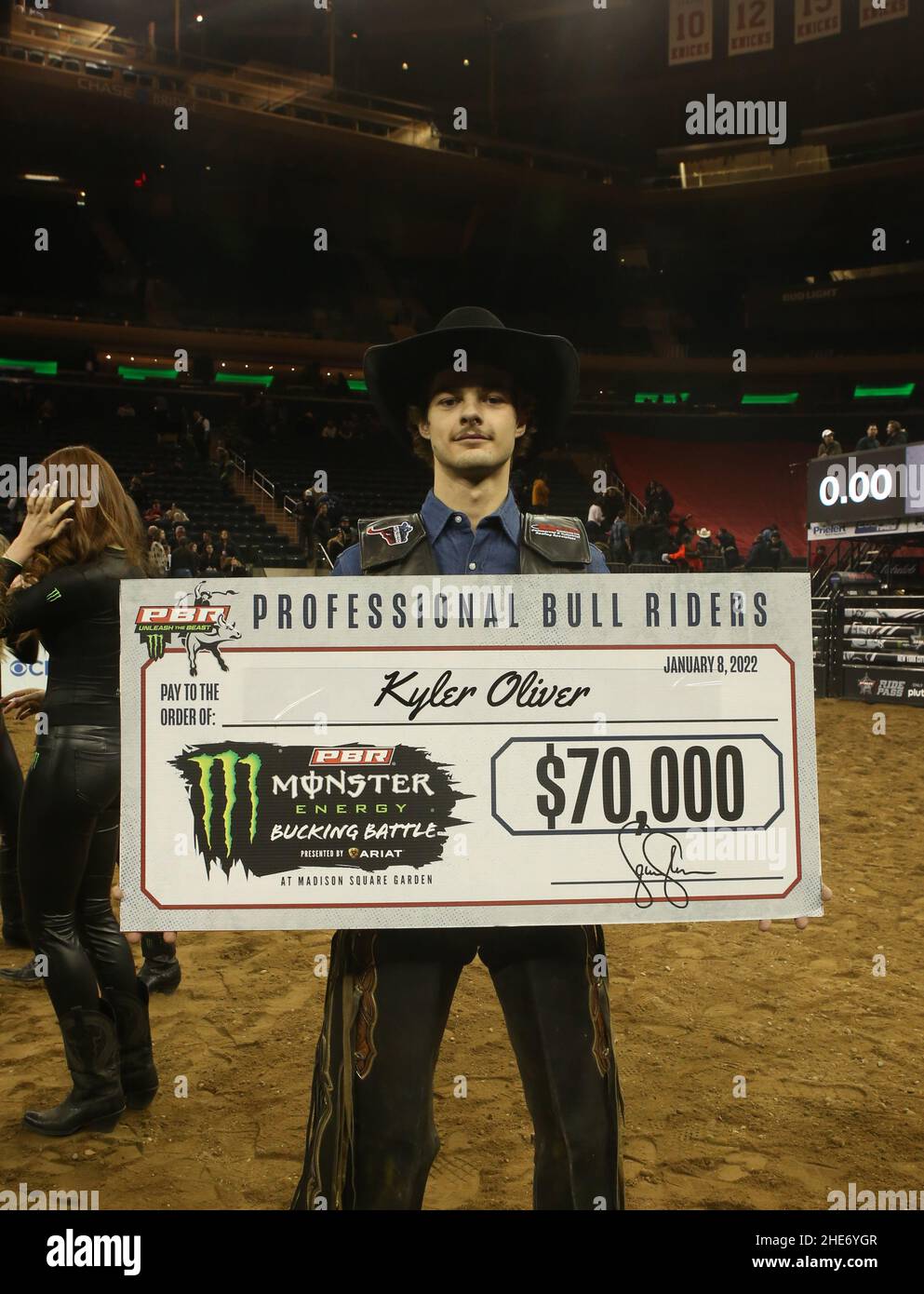Bull Rider Kyler Oliver Wins at 2022 PBR Unleash The Beast Event ...