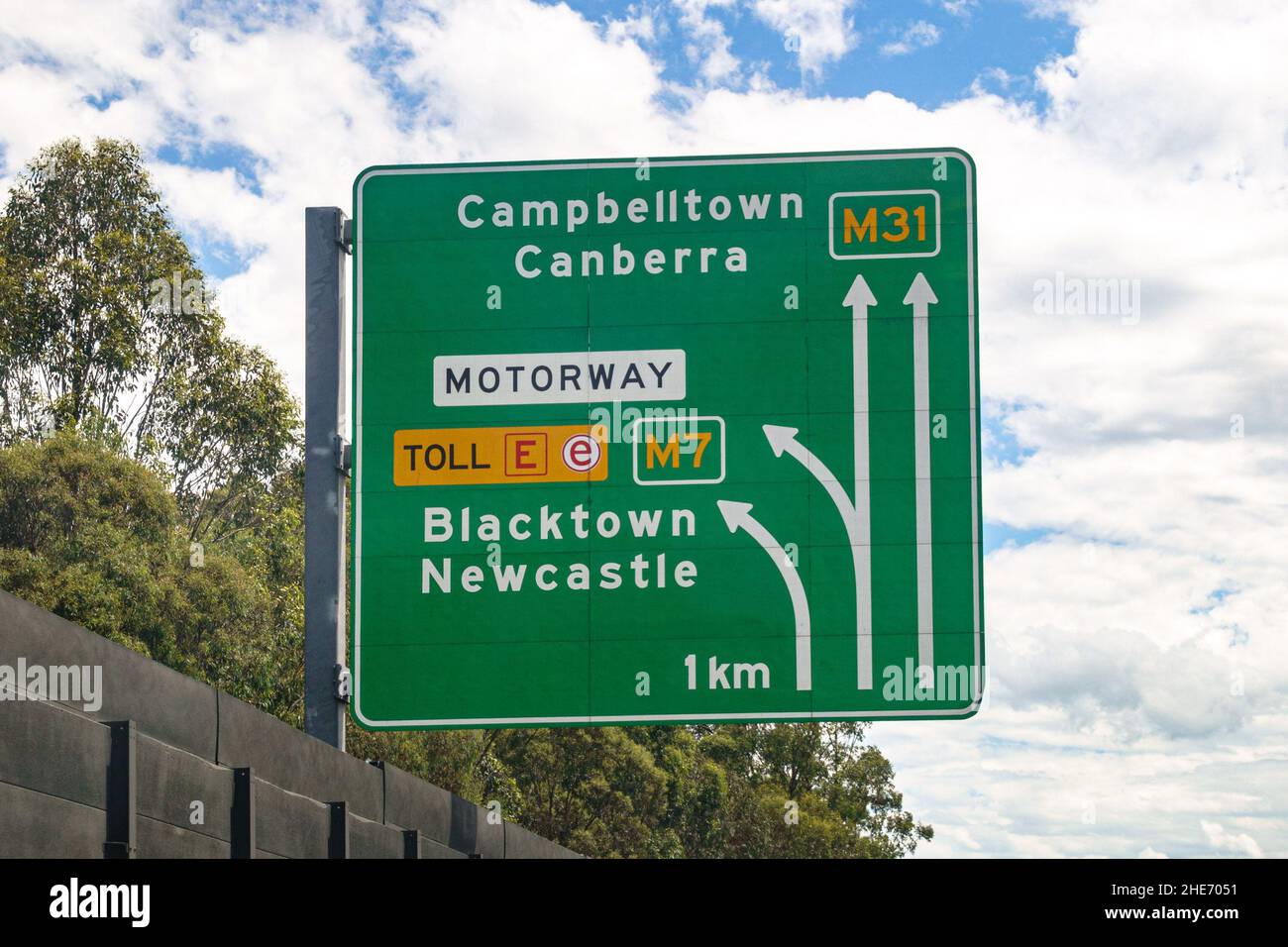 M5 motorway sign hi-res stock photography and images - Alamy