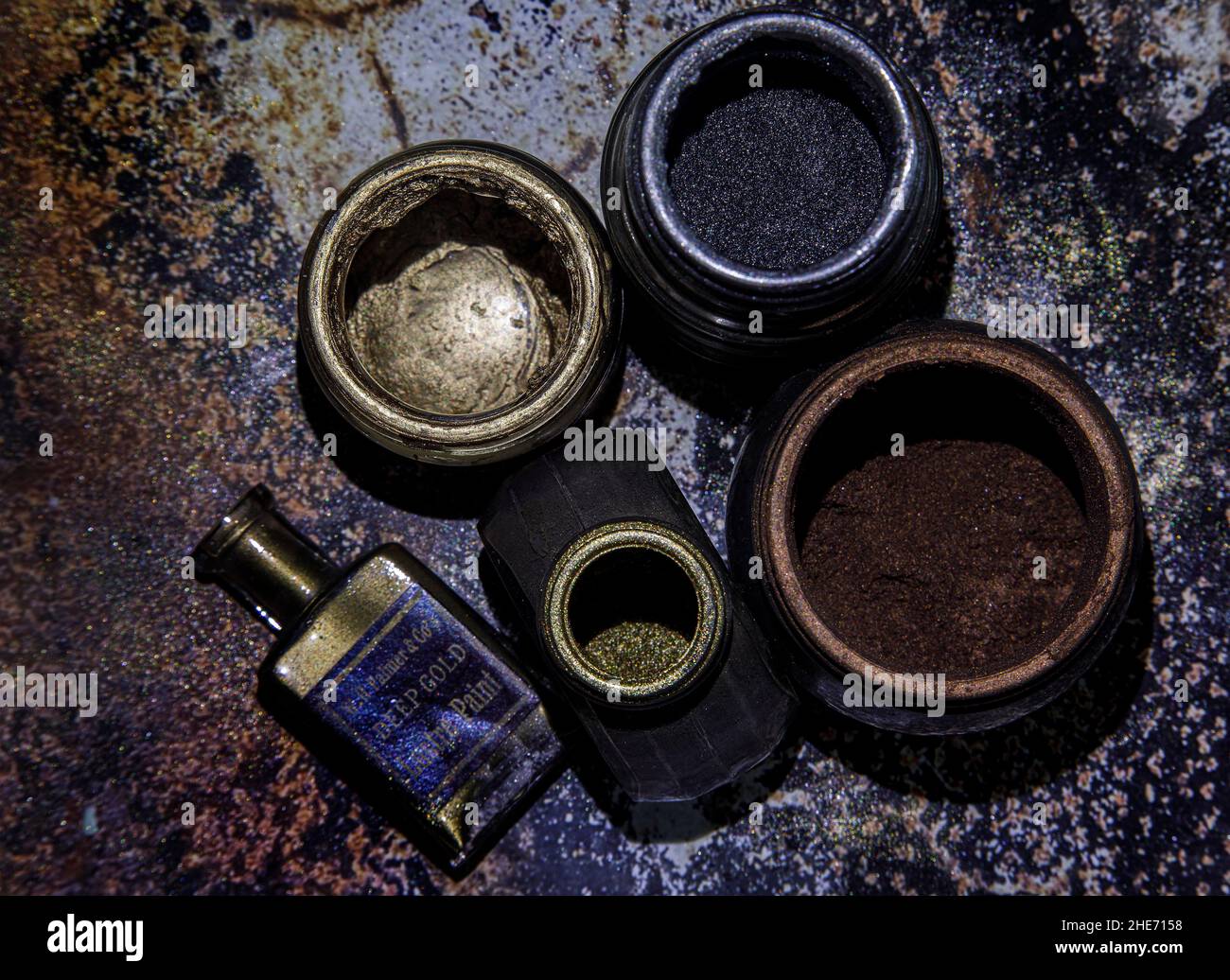 Gold metallic powder hi-res stock photography and images - Alamy